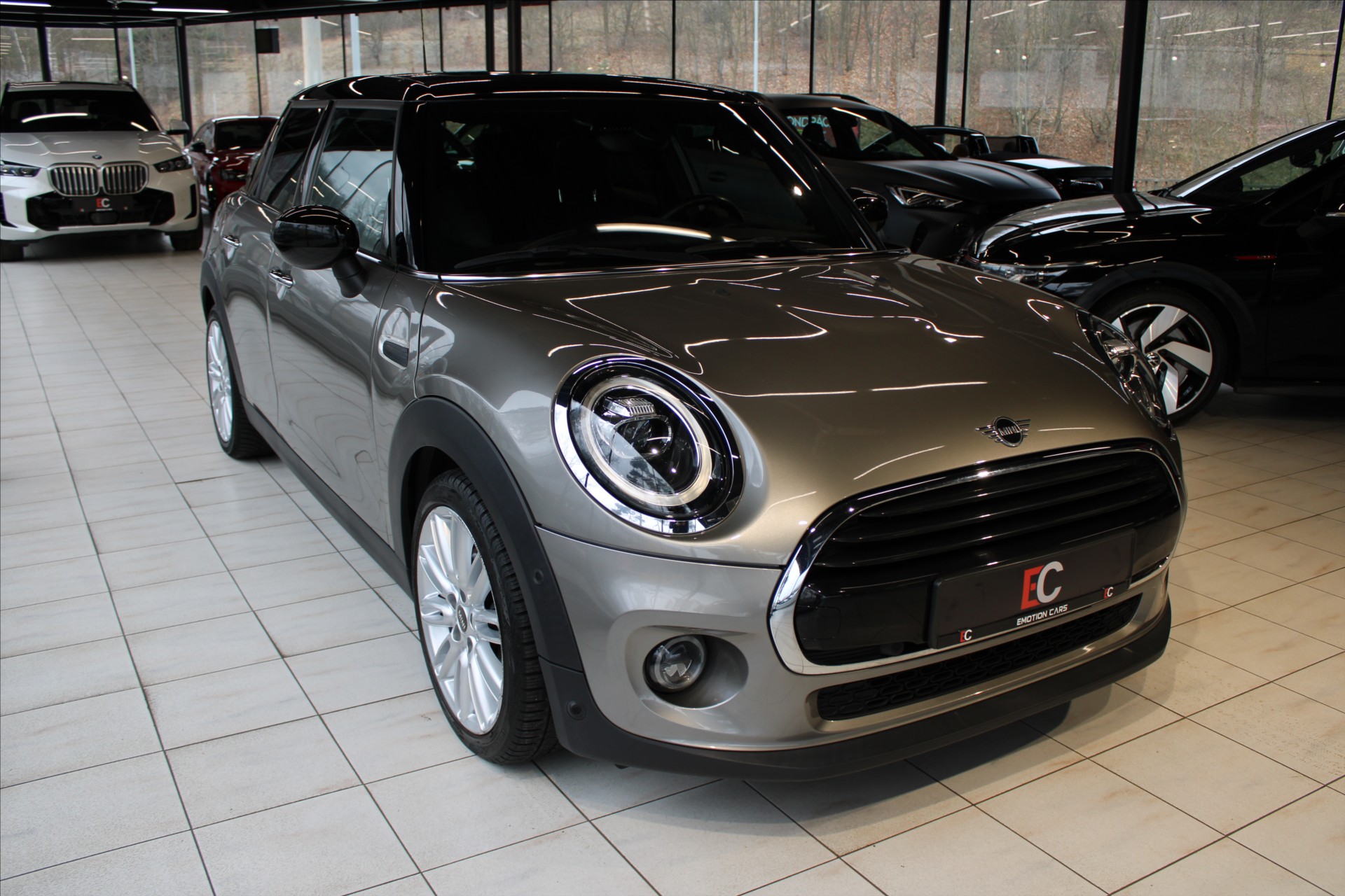 Mini Cooper 1,5 Chilli / LED / Pano / 2020 / 89 100 km | EMOTION CARS